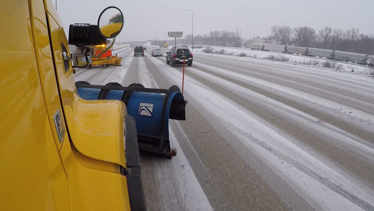 NDOT crews, NSP troopers work through the snow to keep drivers safe