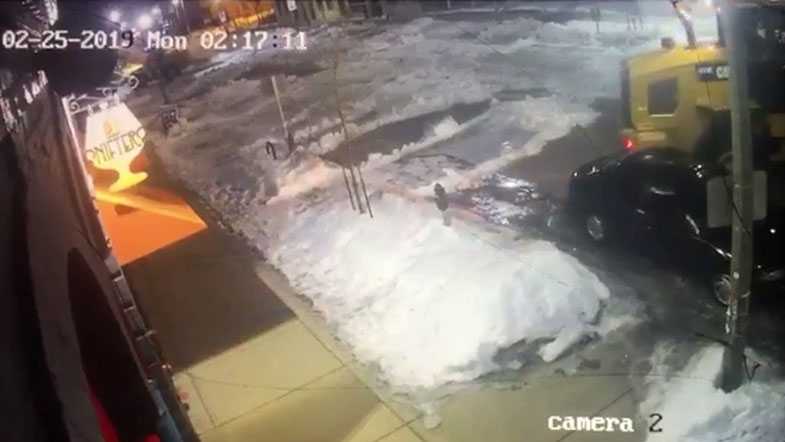 Milwaukee DPW contractor hits parked car, leaves scene