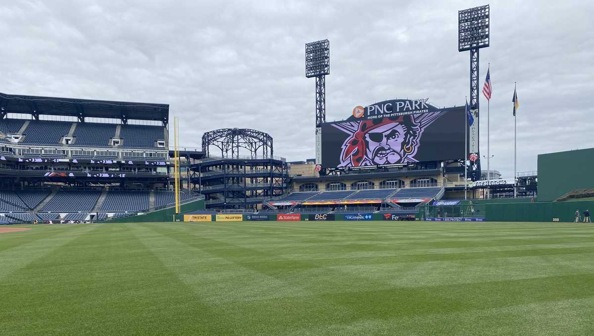 PNC Park appears to change Roberto Clemente logo to drink advertisement