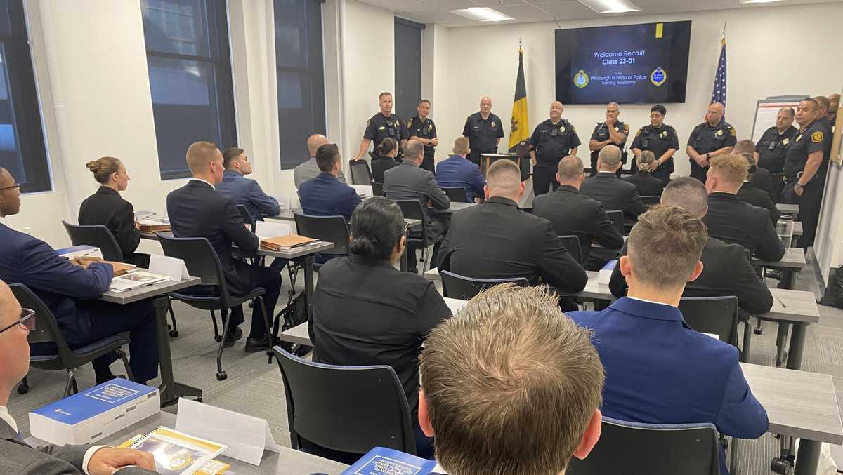 Pittsburgh police welcome 30 new recruits