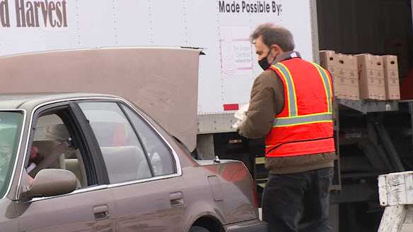 Pop-up food pantry helps hundreds of Warren County families in need