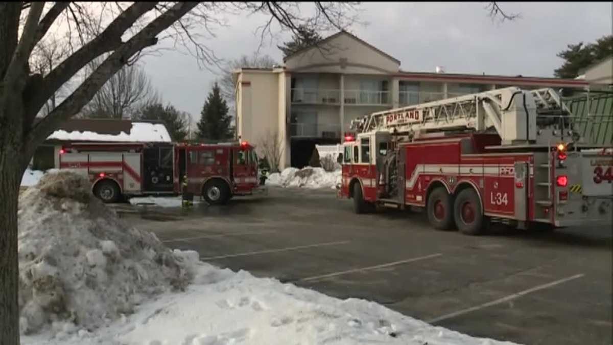 Crews battle fire at Portland hotel