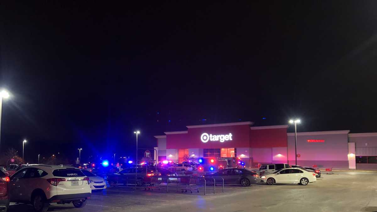 Kansas City, Missouri police say shots fired at Ward Parkway Mall