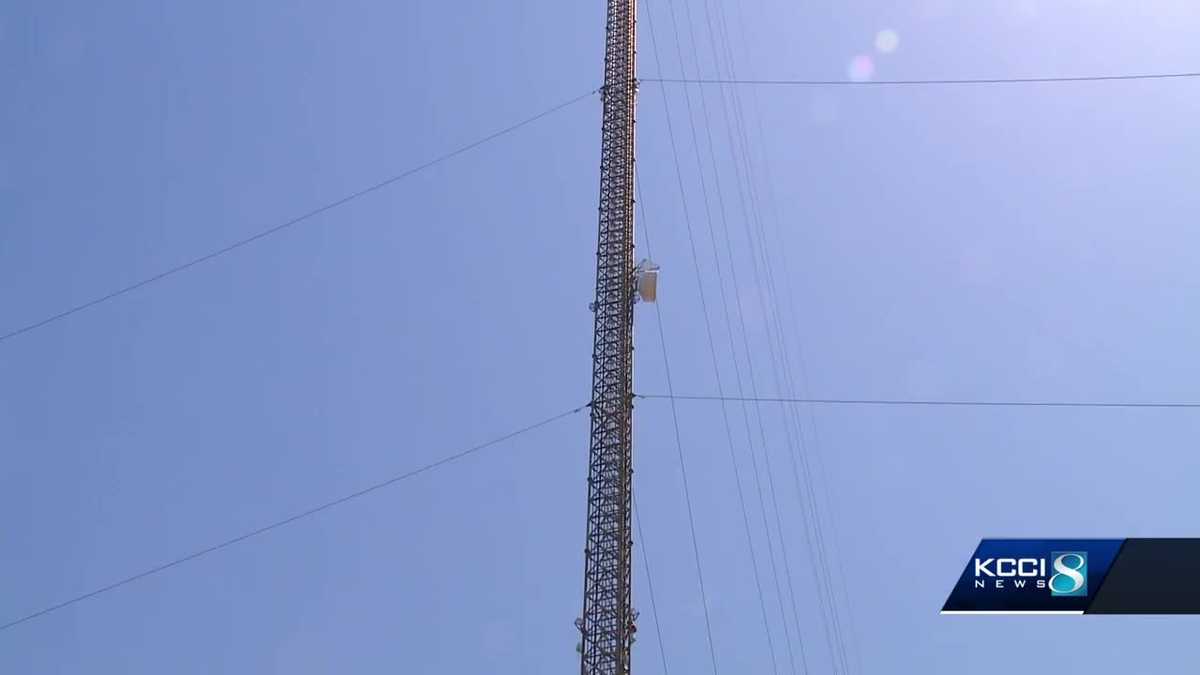 Sheriff: Tower worker plunges 1,000 feet to his death