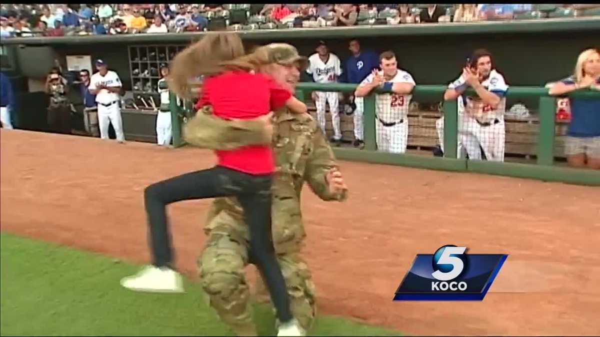 Returned soldier surprises family at Dodgers game