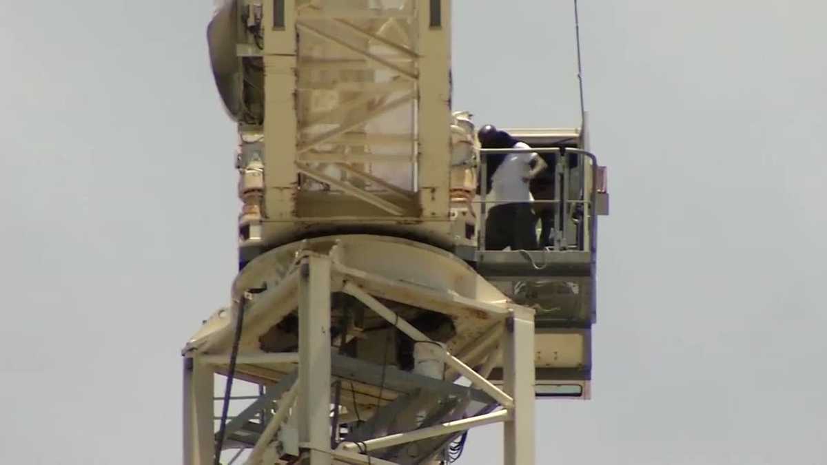 Man throws large objects into traffic from 30-story building