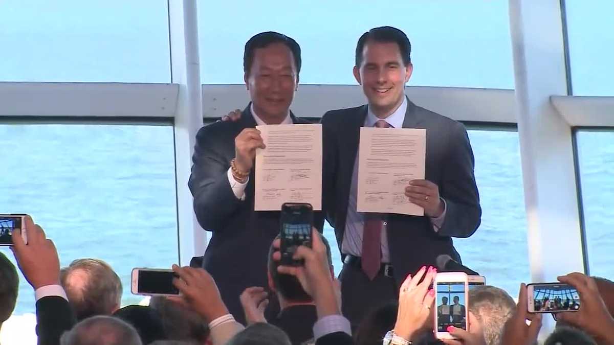 Gov. Scott Walker, Foxconn CEO sign memorandum of understanding