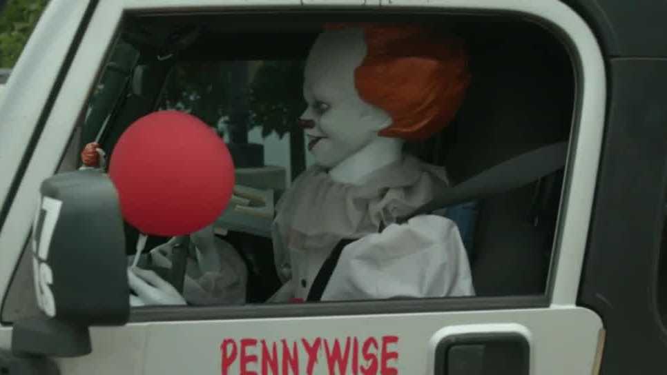 Pennywise jeep scaring drivers in Louisville