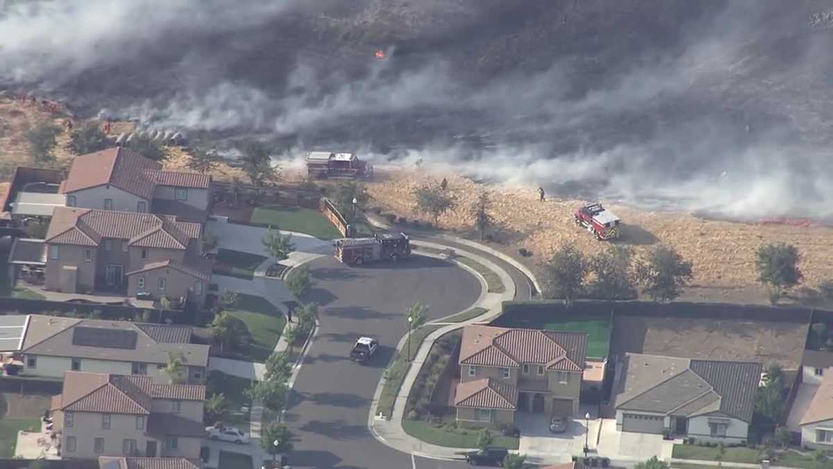 3 structures burn in grass fire in Fairfield, Vacaville