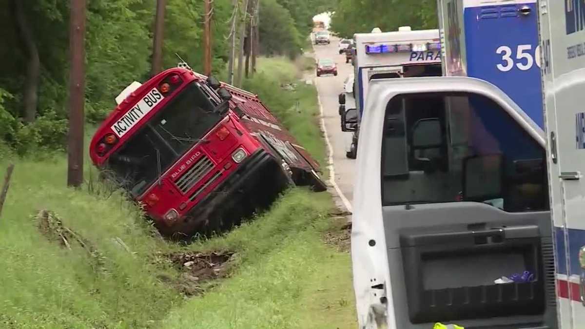 6 students injured after school bus crashes into ditch in Oklahoma City