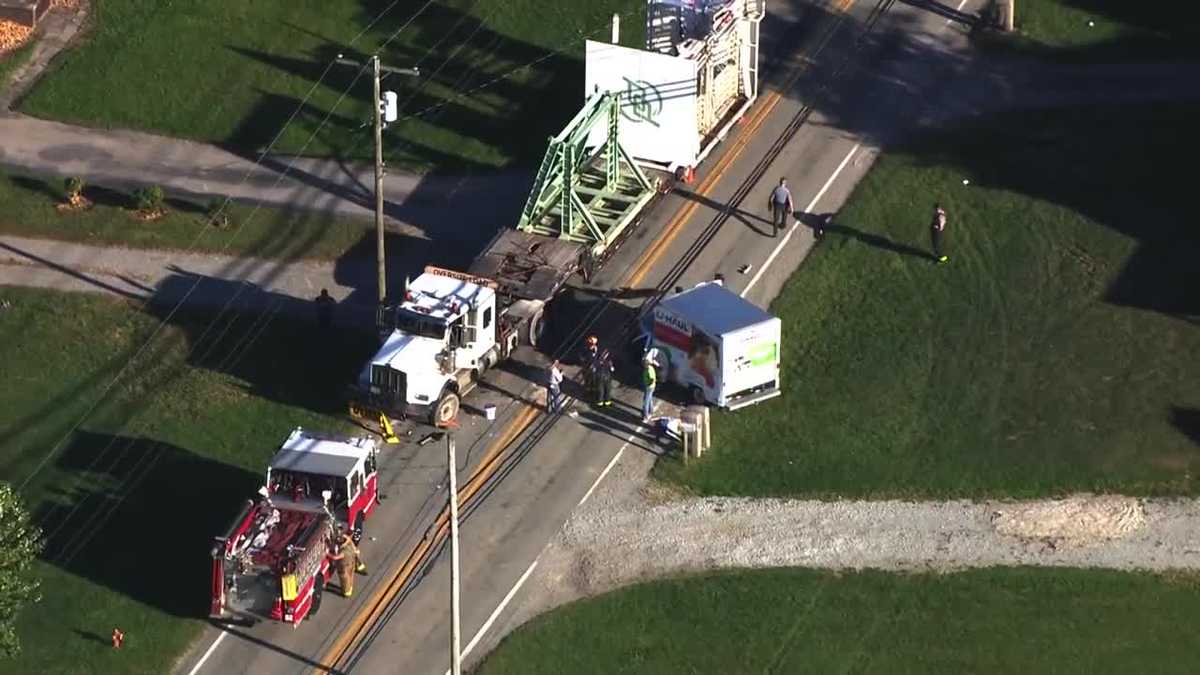 U-Haul truck, truck carrying oversize load crash on Route 31