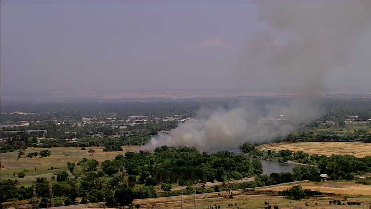 Crews contain grass fire on American River Parkway