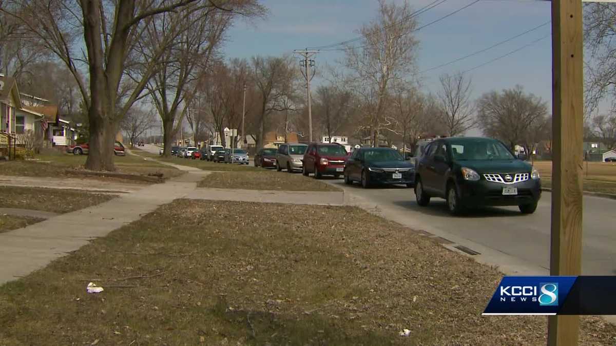 Major road closure disrupts West Des Moines neighborhoods
