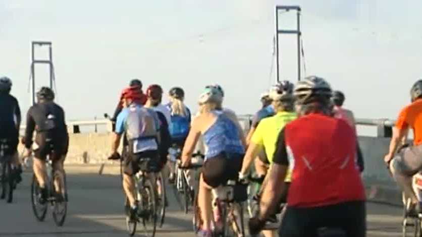 Hundreds Ride Cincinnati in the fight against cancer