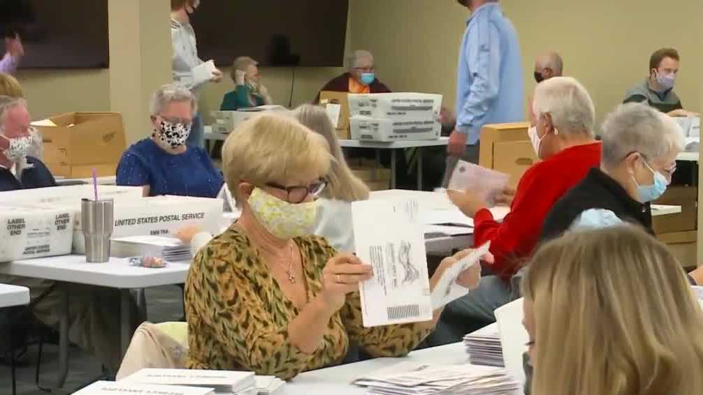 Last Iowans vote early as ballot tabulating begins on election eve