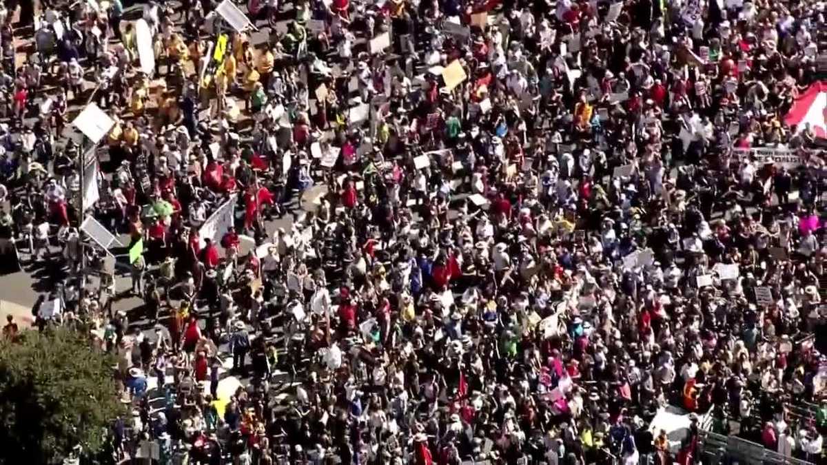 PHOTOS: Clashes break out during Berkeley protests
