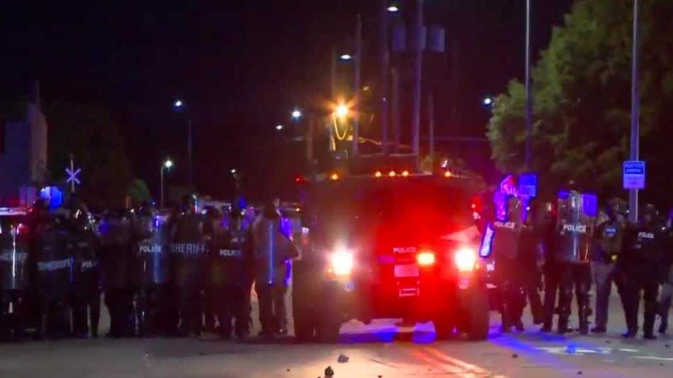 PHOTOS: A look at last night's peaceful rally turned violent protest in ...