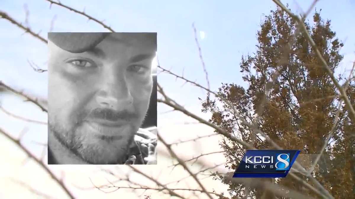 Authorities: Iowa hunter died of gunshot, stab wounds