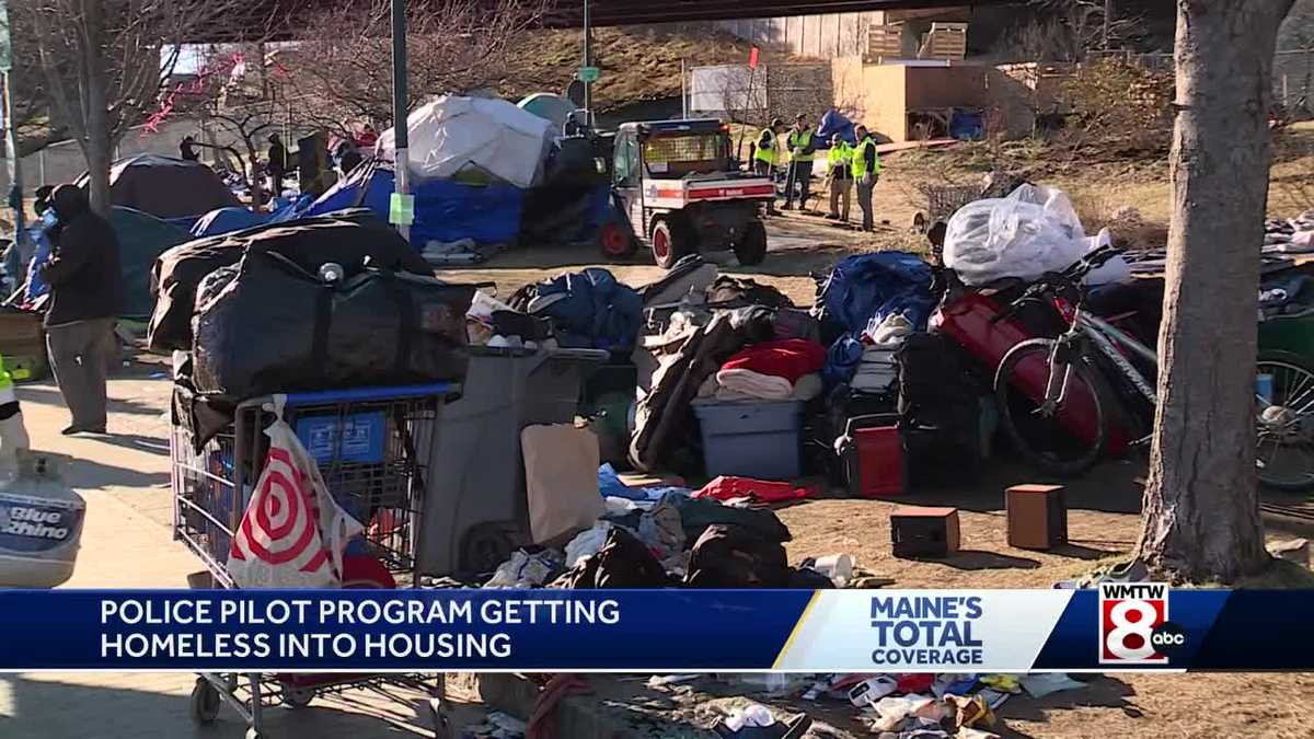 Portland police helping city's homeless