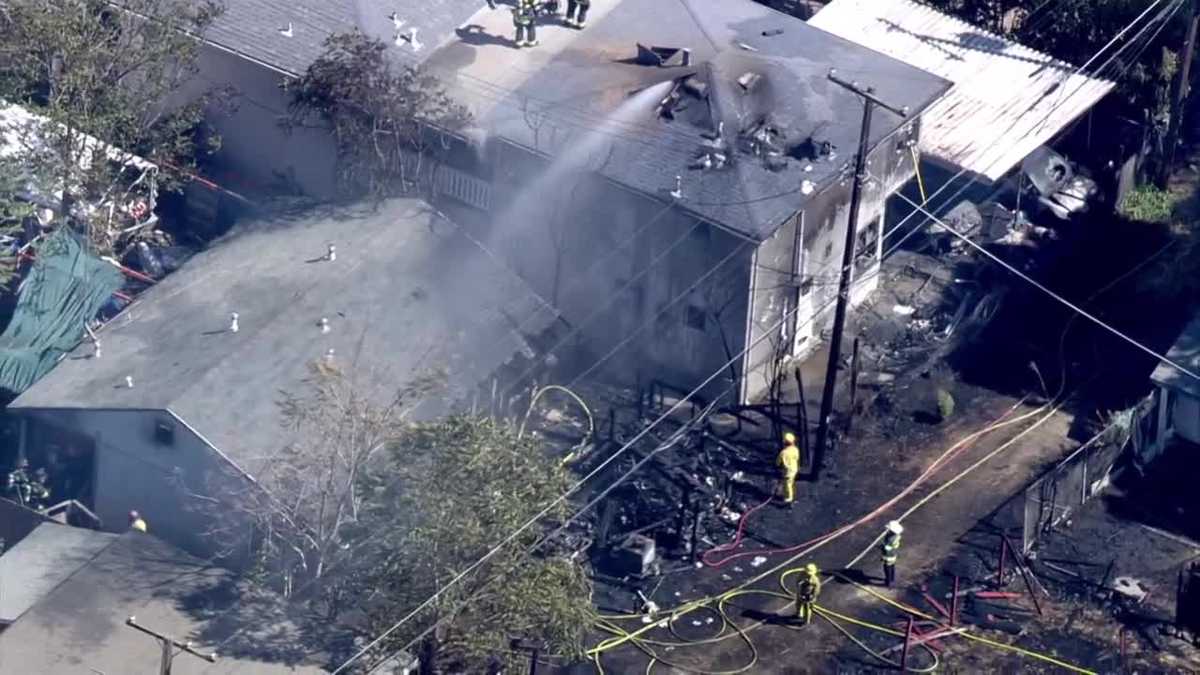 17 people displaced after fire burns north Sacramento homes