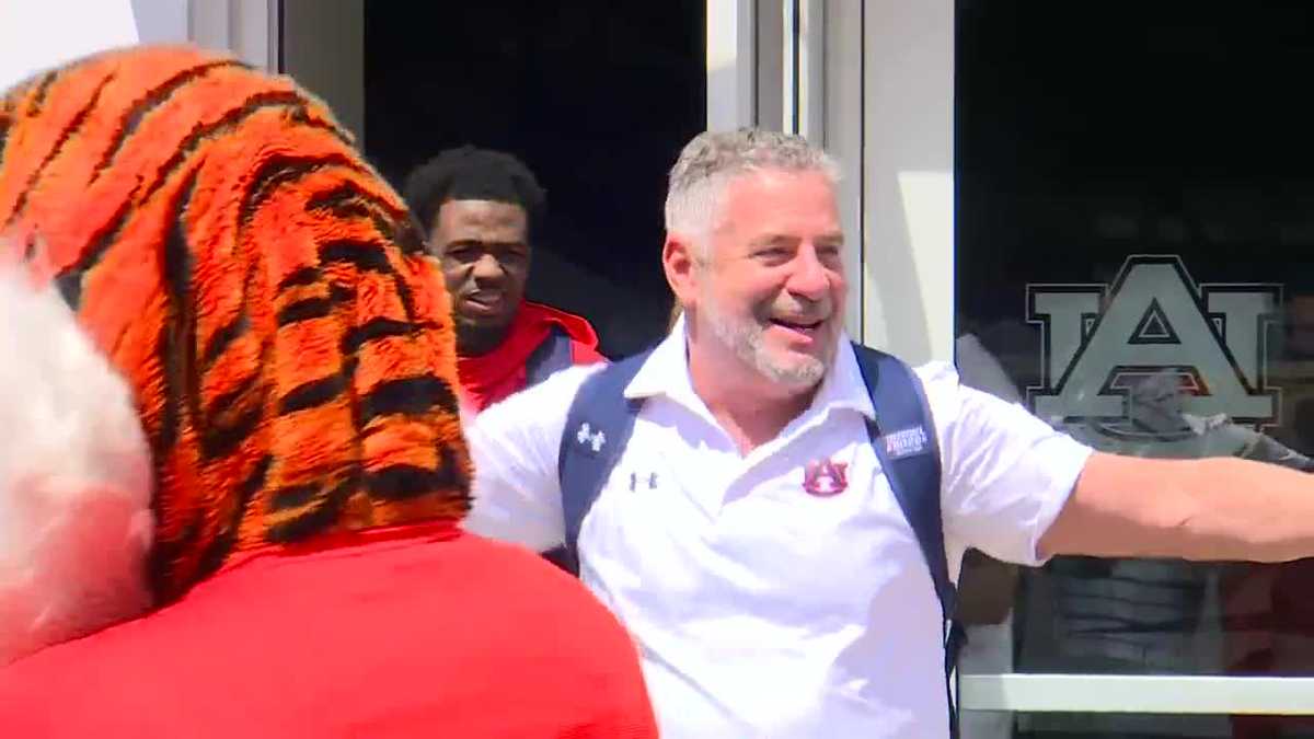 Auburn does a reverse Tiger Walk ahead of Final Four
