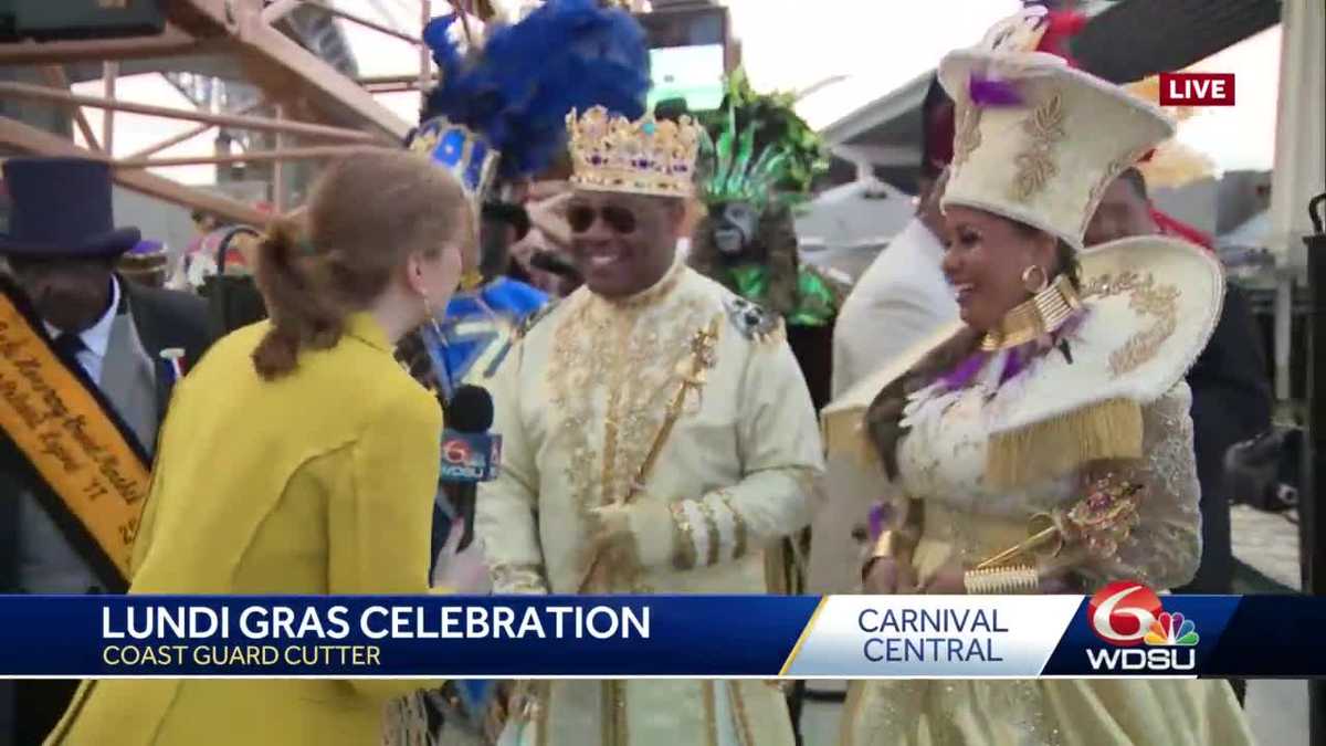 Zulu King and Queen arrive to Woldenberg Park on Lundi Gras