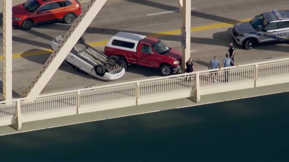 Multiple lanes of 2nd Street Bridge closed due to injury crash