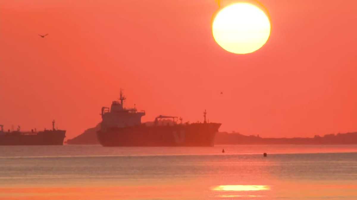 Tentative deal suspends strike, work can resume at Boston's port
