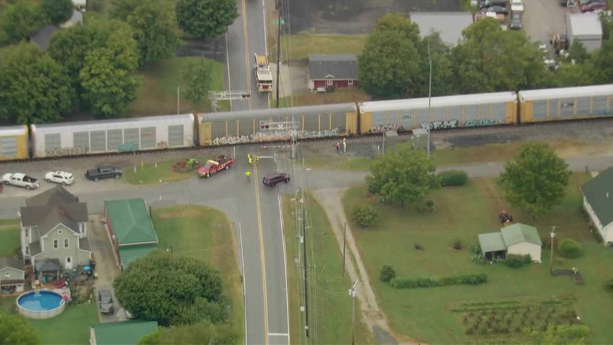 CR 160 at railroad tracks in Clark County back open after car crashes ...