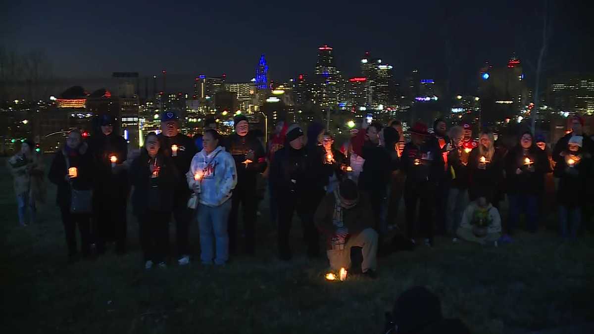 Vigil held in support of Chiefs parade shooting victims