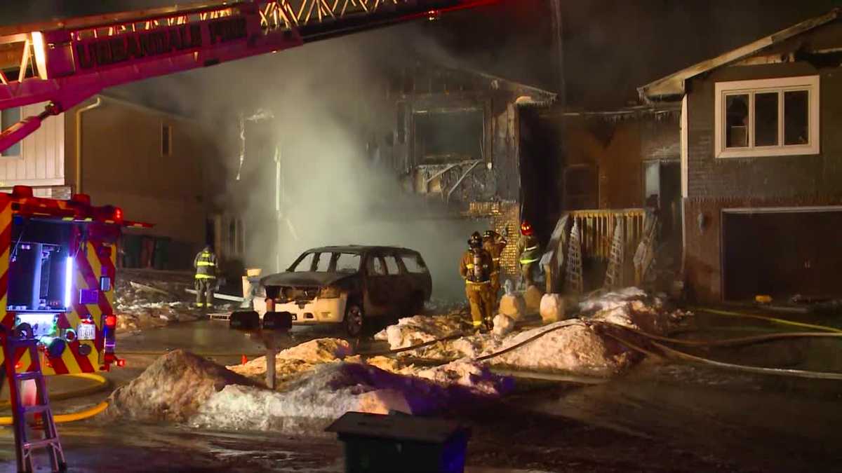 Clive, Iowa firefighters battle blaze, extreme cold