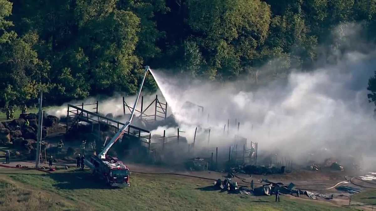 Fire crews battle large barn fire in Bullitt County