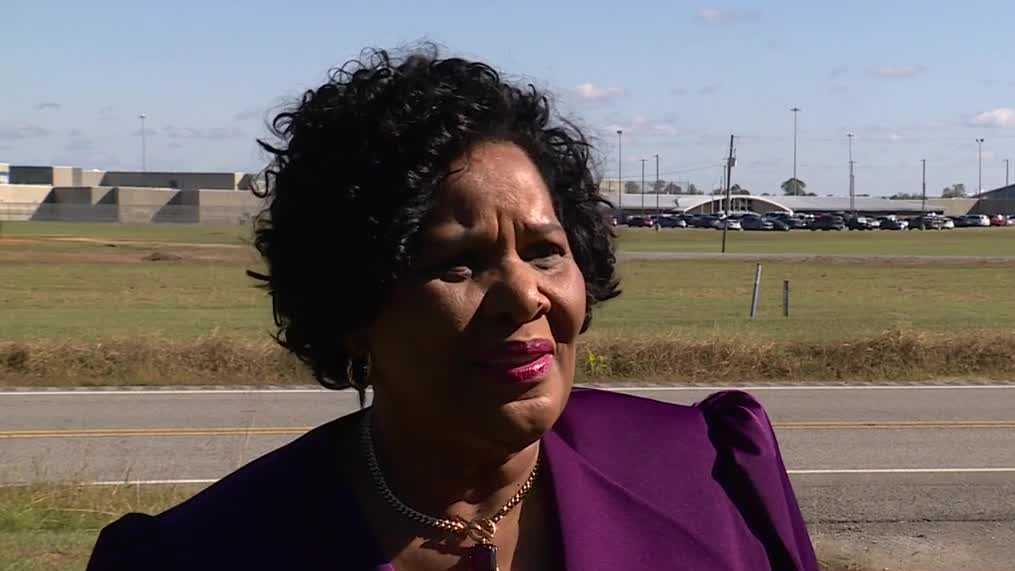 Alice Johnson speaks at the AL prison where she was incarcerated