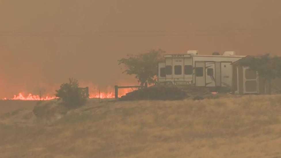 2-2 Fire evacuation warnings in Calaveras County lifted