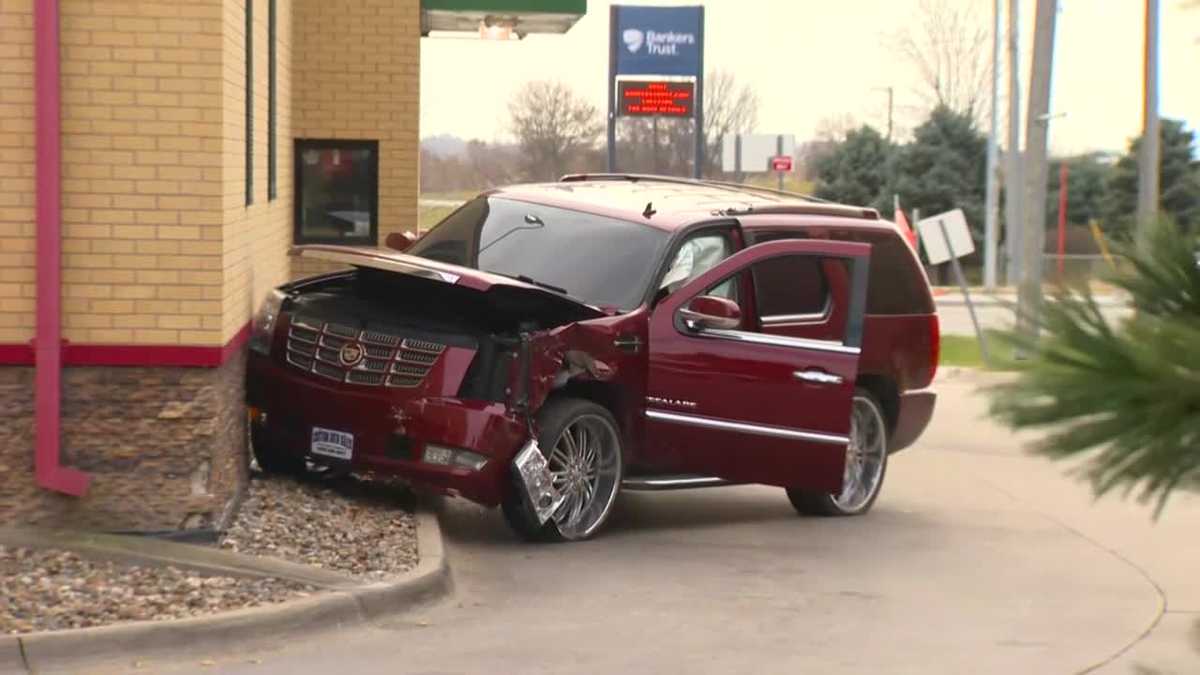 Pursuit Ends In Altoona When Suv Crashes Into Popeyes
