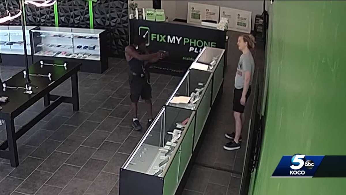 Employee's armed robbery response praised