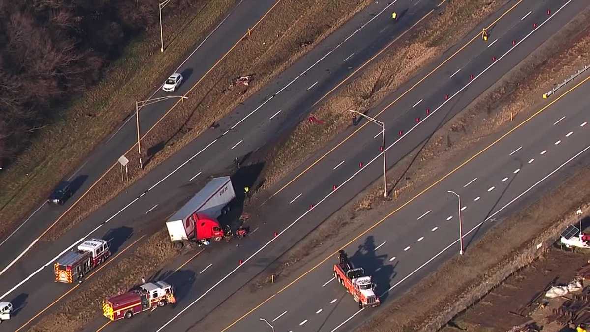 Driver killed in head-on crash with semi on Watterson Expressway