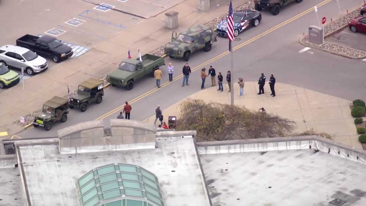Louisville Veterans Day Parade convoy departs from Jeffersonville