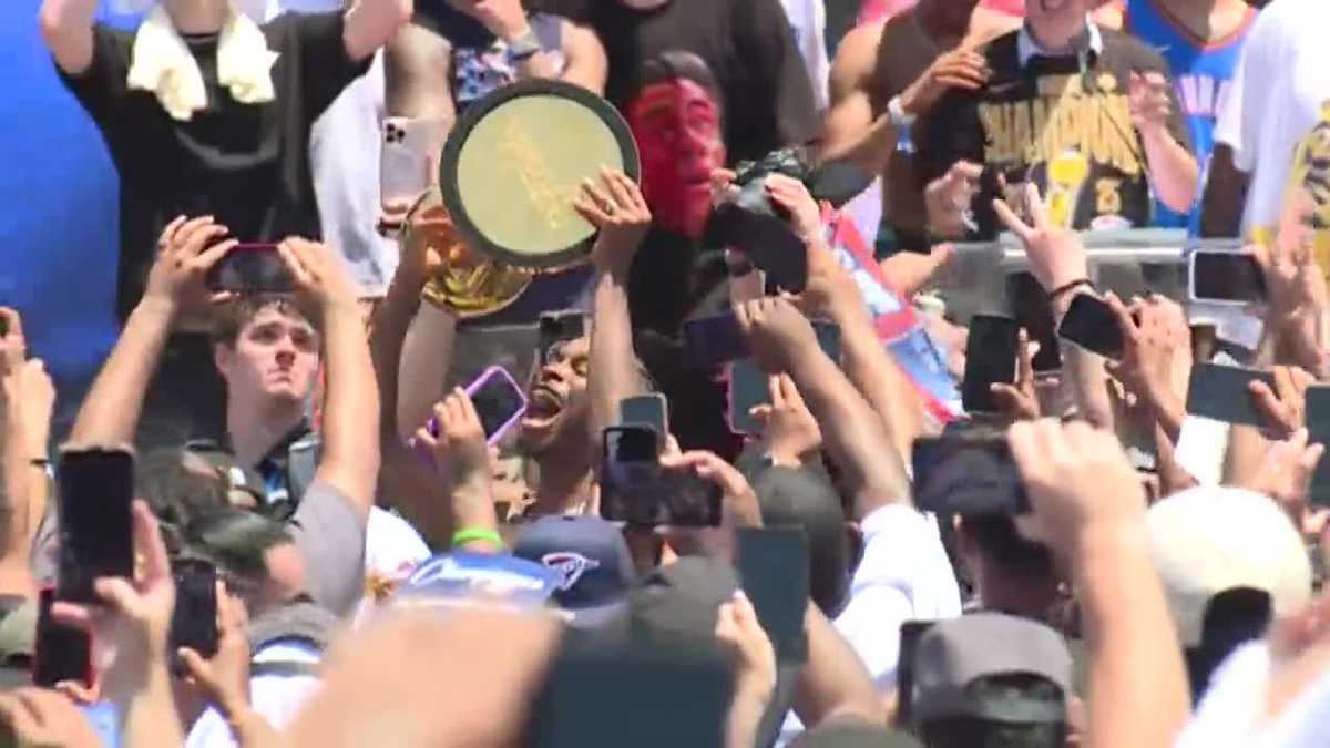 Thunder celebrate first championship with fan-packed parade