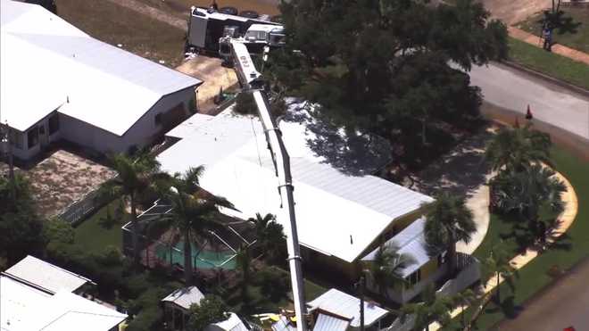 Crane falls on Florida home