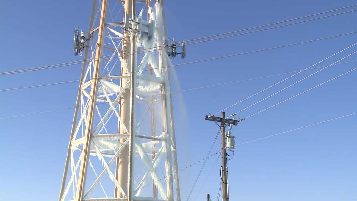 WATCH: Large leak ices over water tower at Lake Hefner in OKC