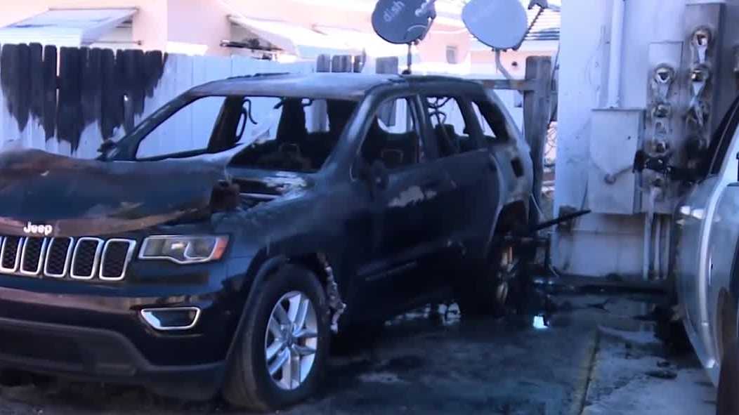 Overnight fire consumes three vehicles in Florida alleyway