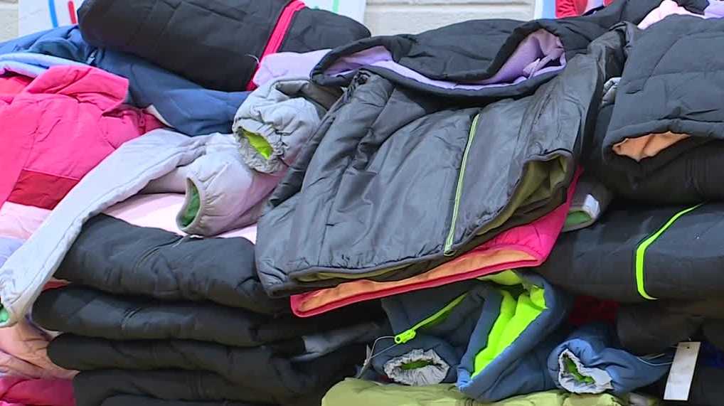 FedEx warms up more than 300 Alabama elementary students with brand new ...