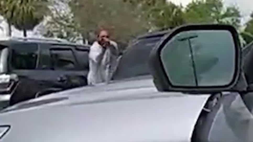 Florida murder suspect shot by deputies cooperating