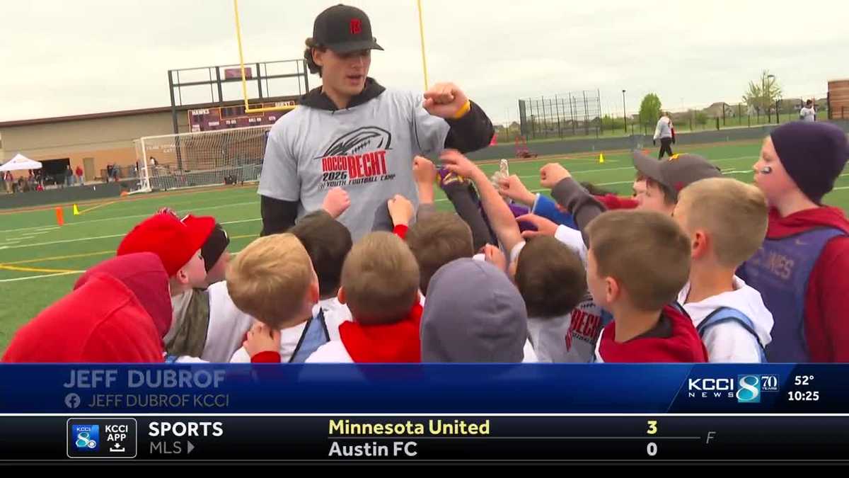 Camping with QB1: Rocco Becht hosts youth football camp