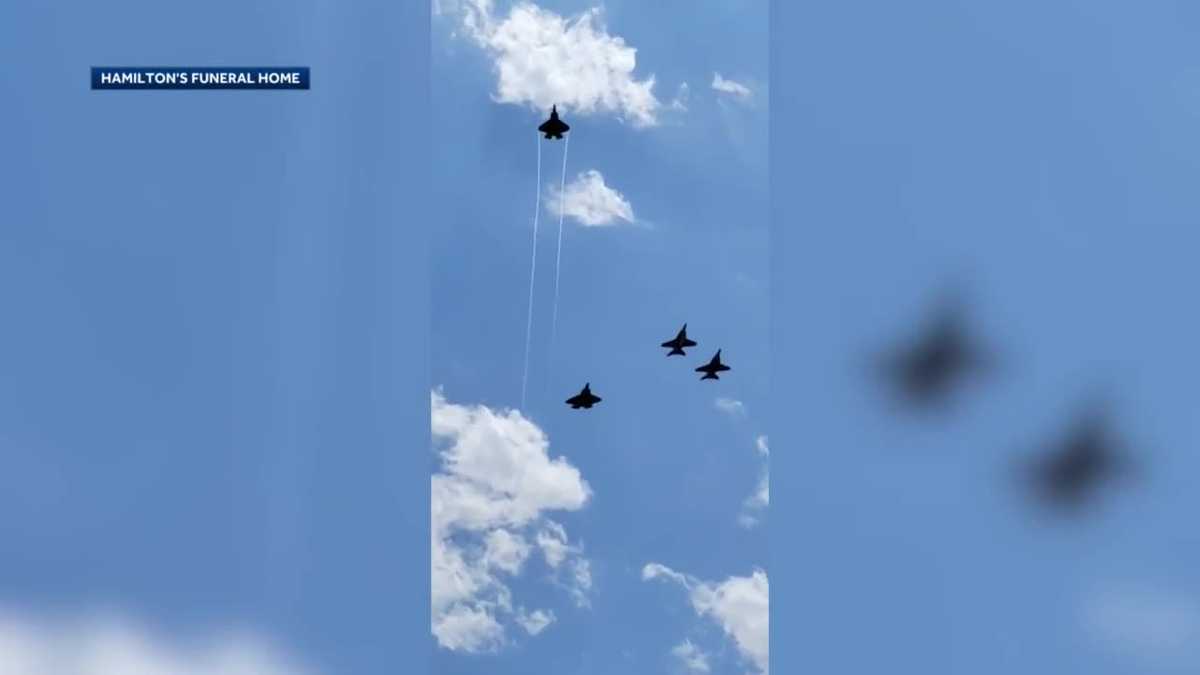 Roar of fighter jets makes brief return to Des Moines, Iowa