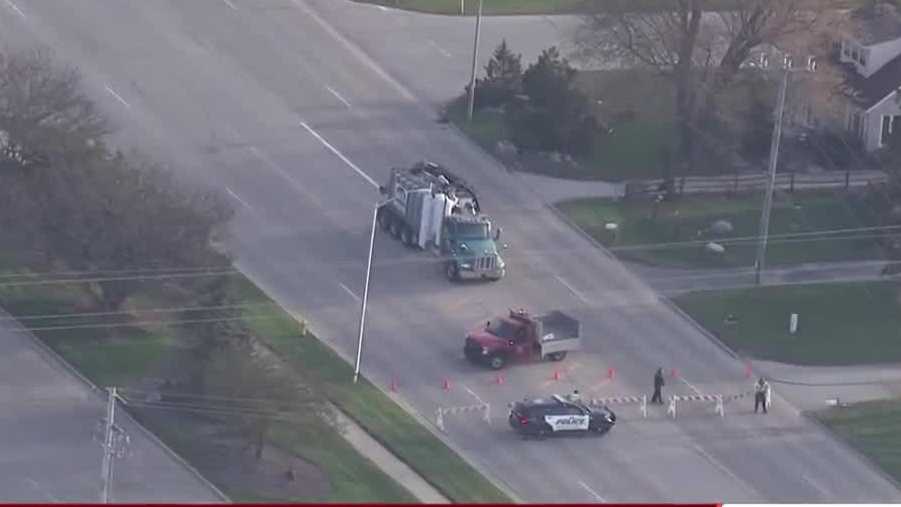 Crash in Waukesha knocks down power lines, closes road for six hours Crash in Waukesha knocks down power lines, closes road for six hours