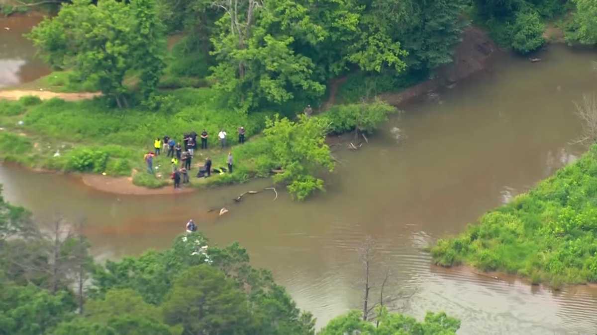South Carolina: Wanted suspect jumps in river