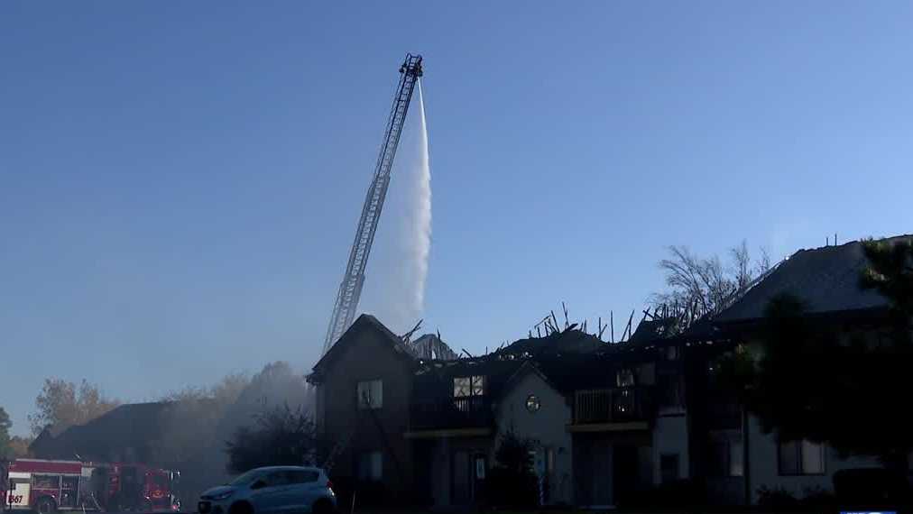 People salvaging what they can after fire displaces more than 30 residents