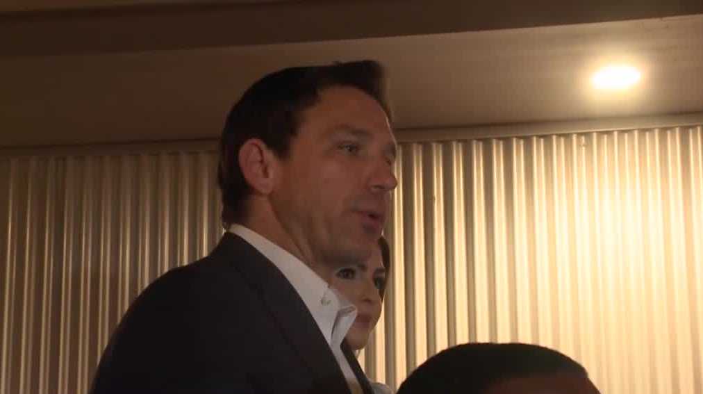 Florida Governor Ron DeSantis makes surprise in DSM Saturday night